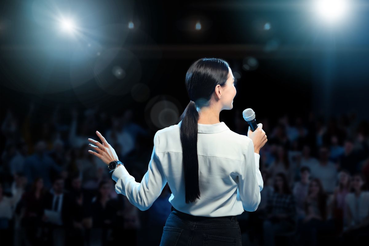 How to Overcome Stage Fear | Expert Tips That Work
